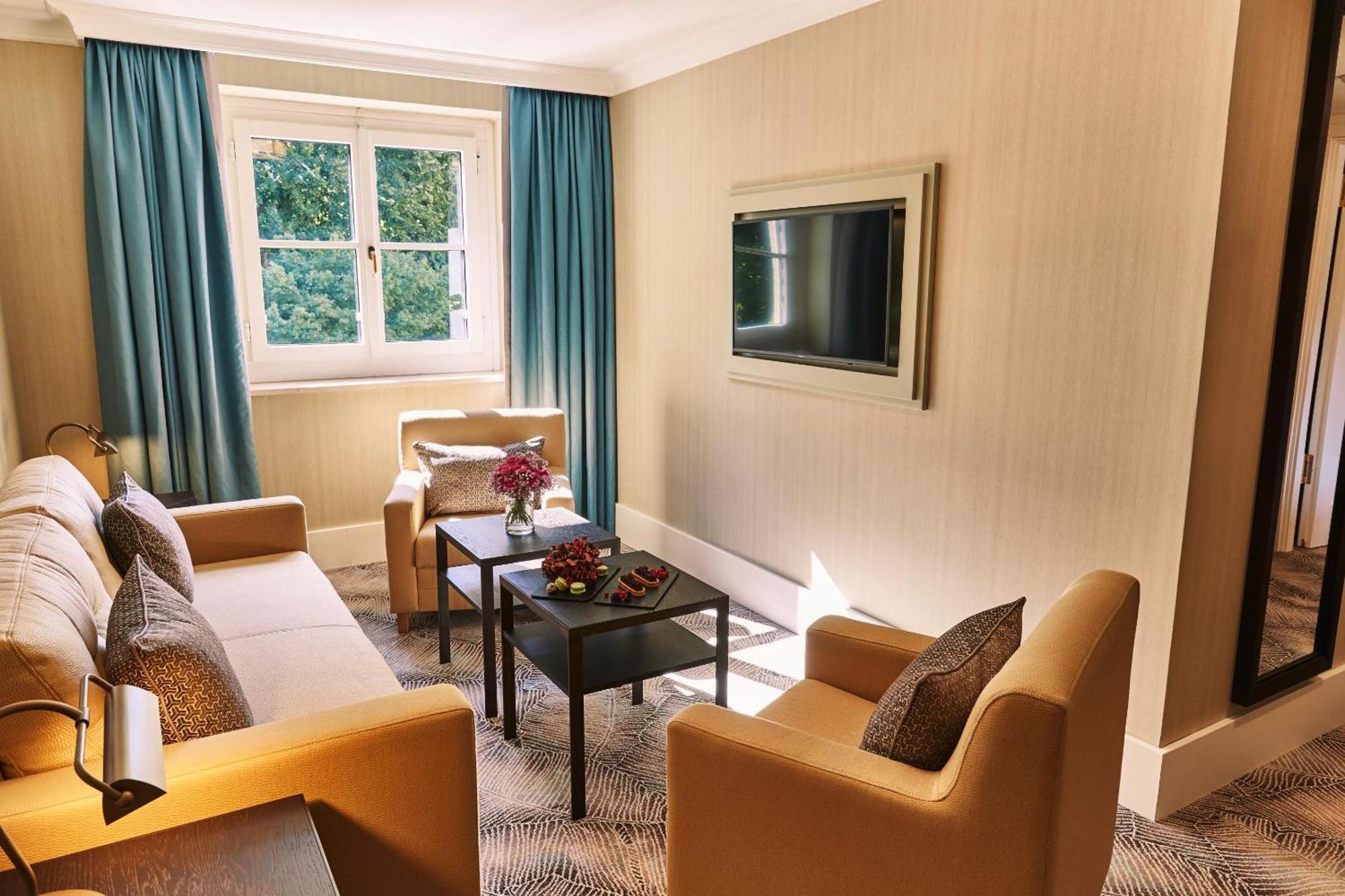 Hotel Steigenberger Icon Grandhotel & Spa Petersberg Koenigswinter ...