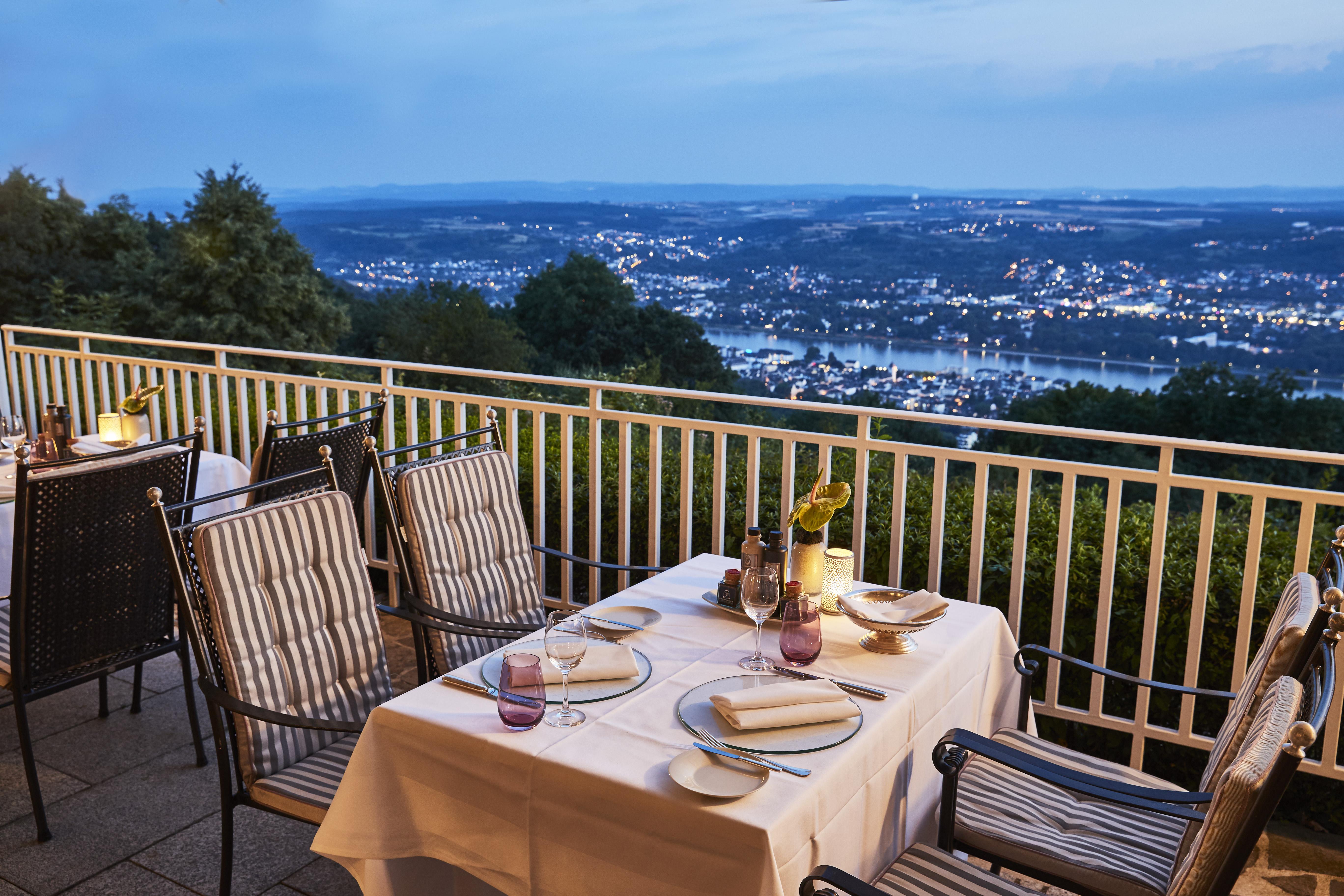 Hotel Steigenberger Icon Grandhotel & Spa Petersberg Königswinter ...