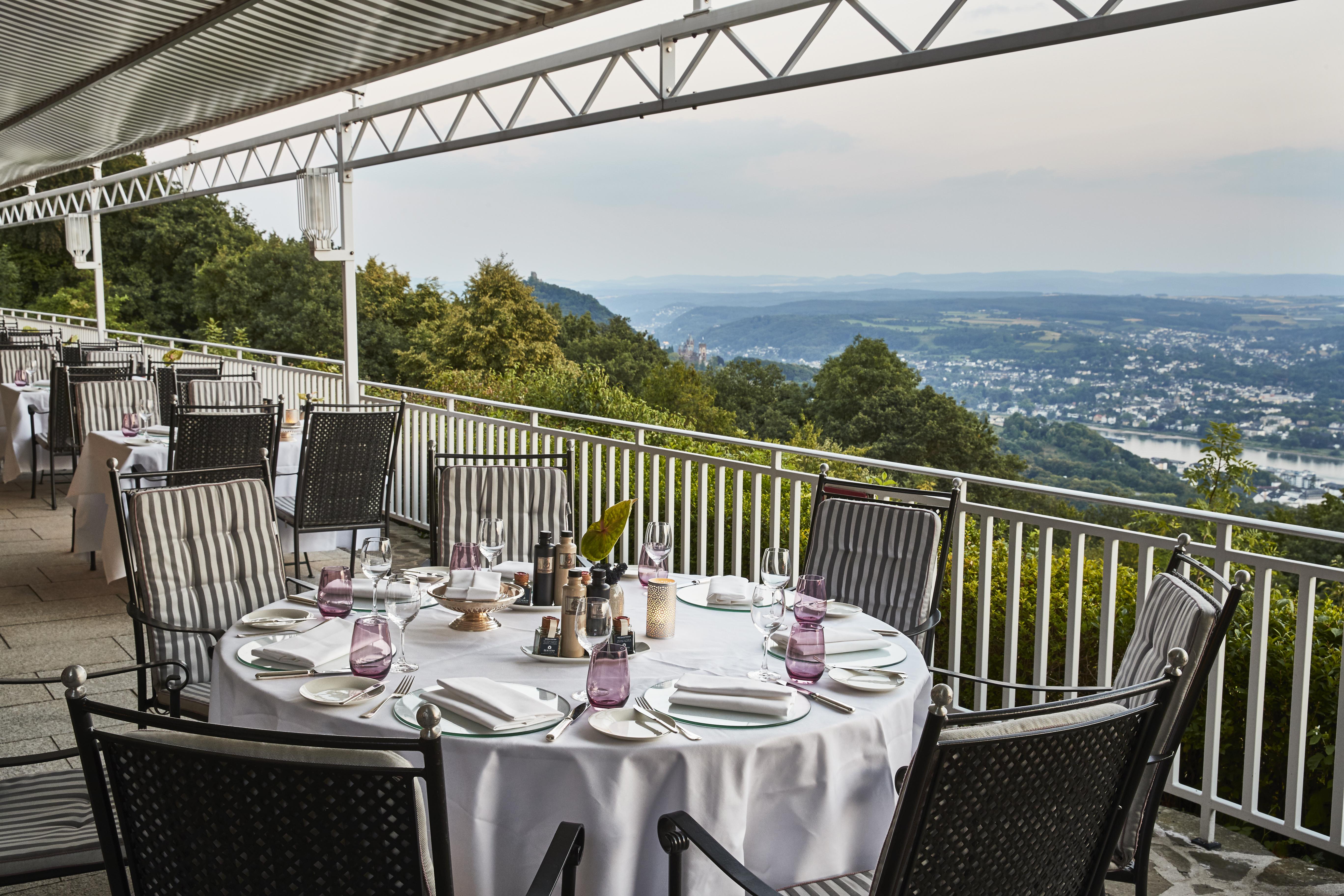 Hotel Steigenberger Icon Grandhotel & Spa Petersberg Königswinter ...